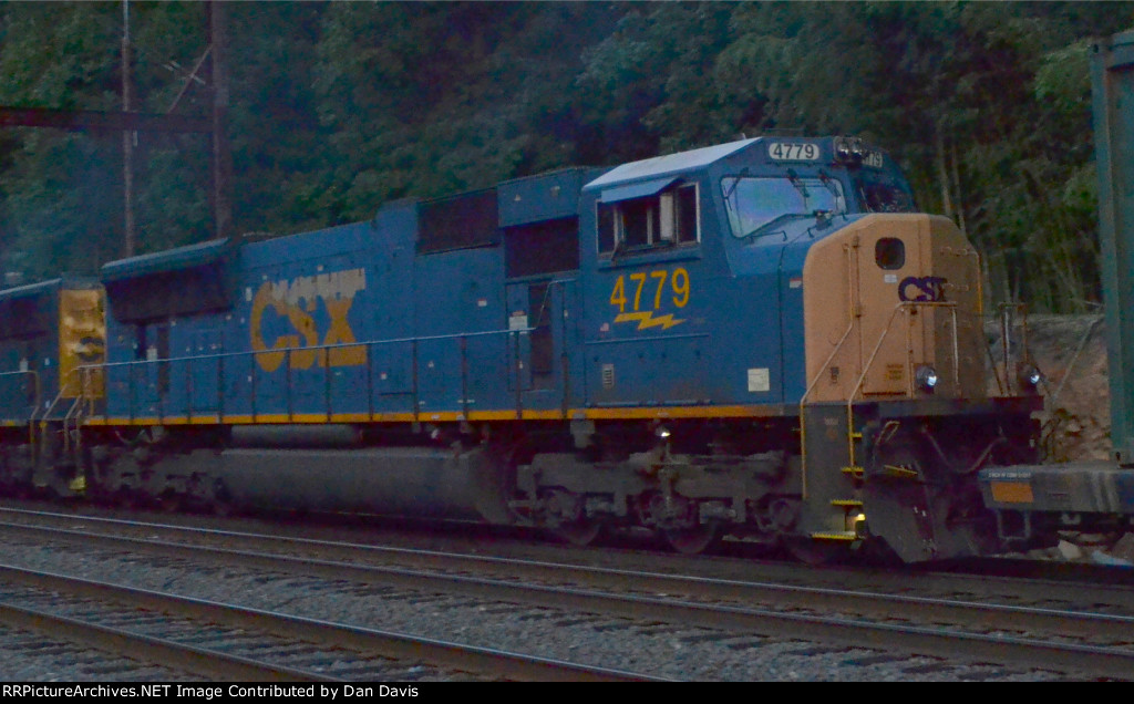 CSX SD70AC 4779 trails on Q706-11